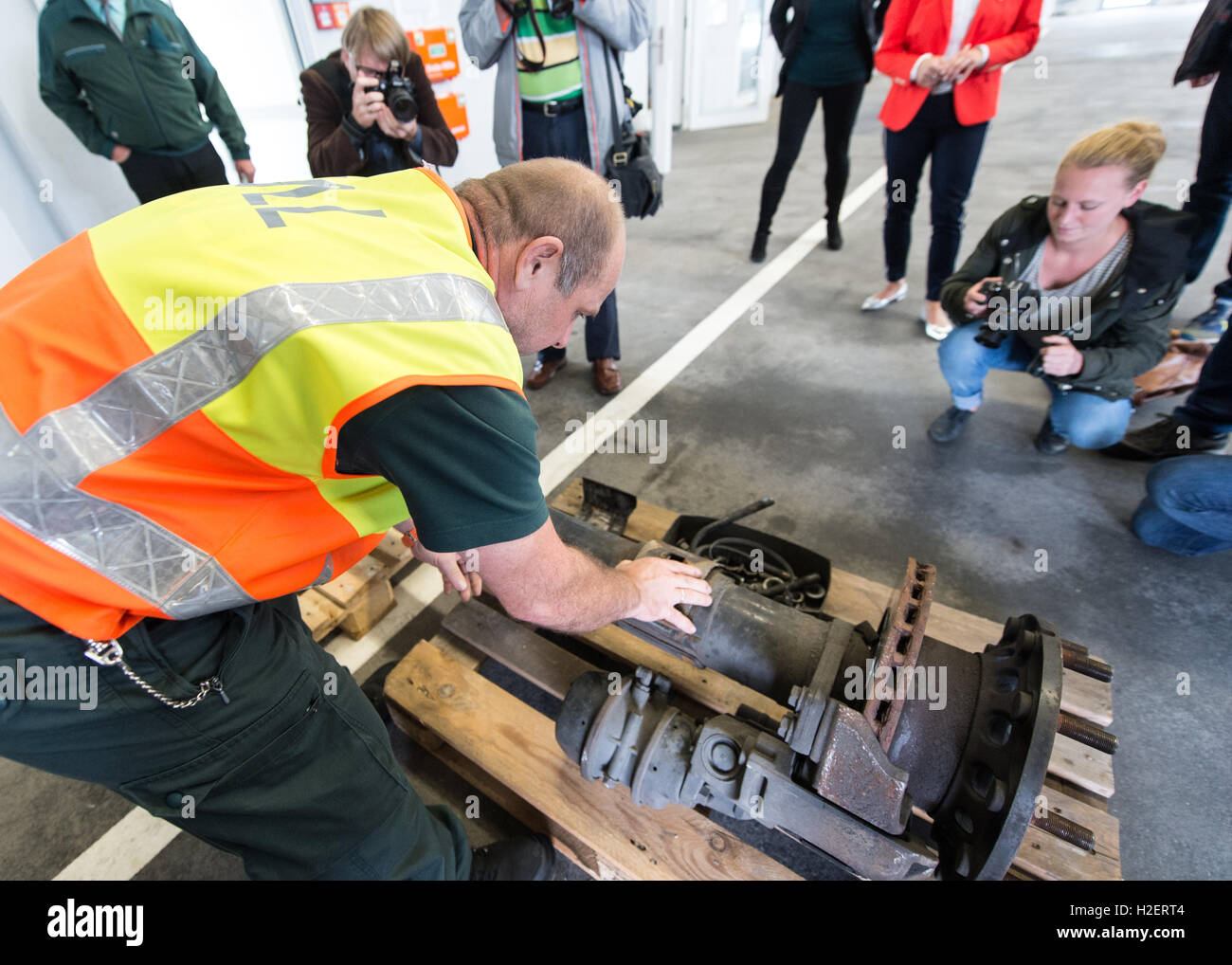 Weil am Rhein, Germany. 27th September, 2016. A customs officer ...