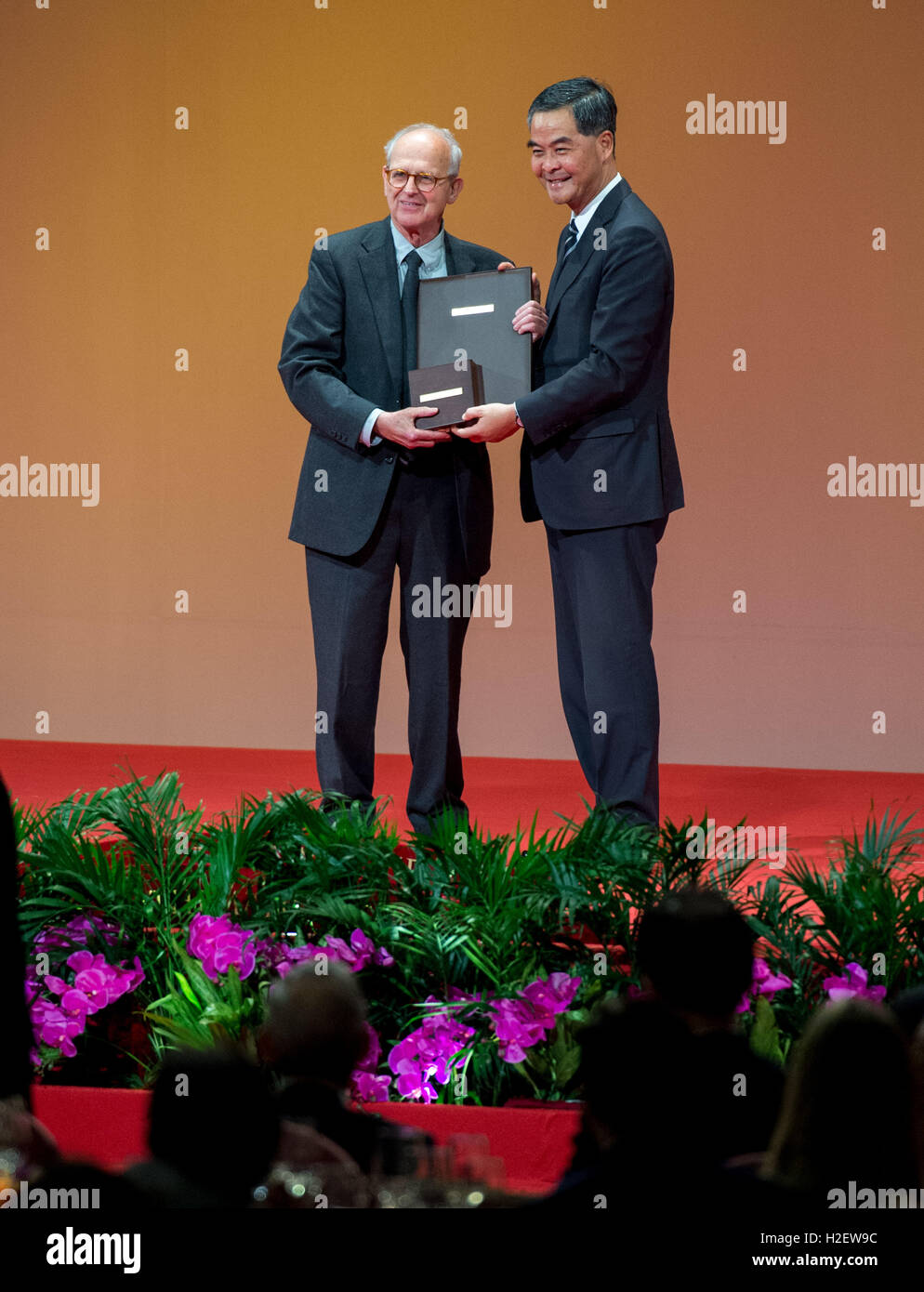 Rainer weiss hi-res stock photography and images - Alamy