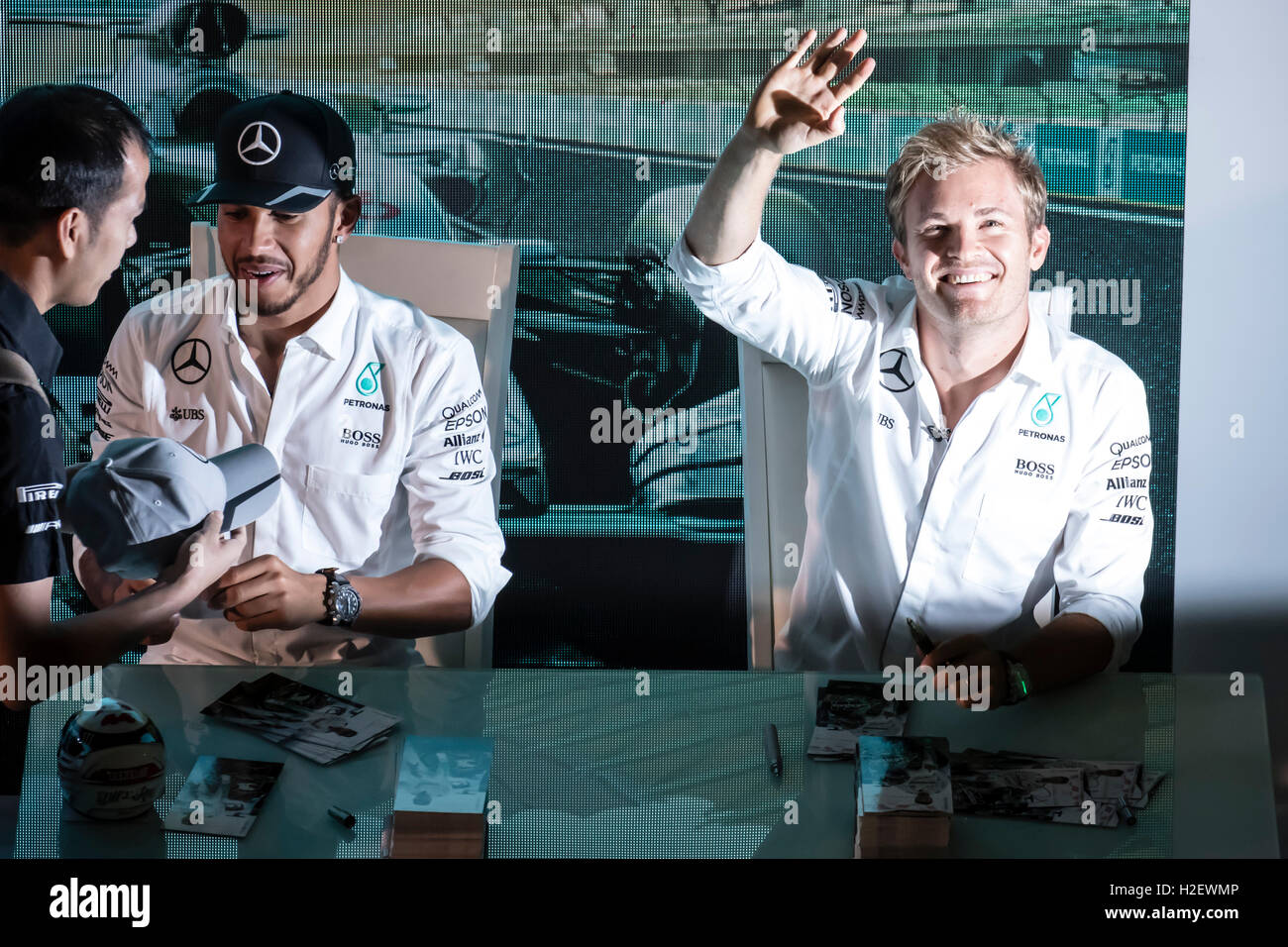 Mercedes f1 hamilton hi-res stock photography and images - Alamy