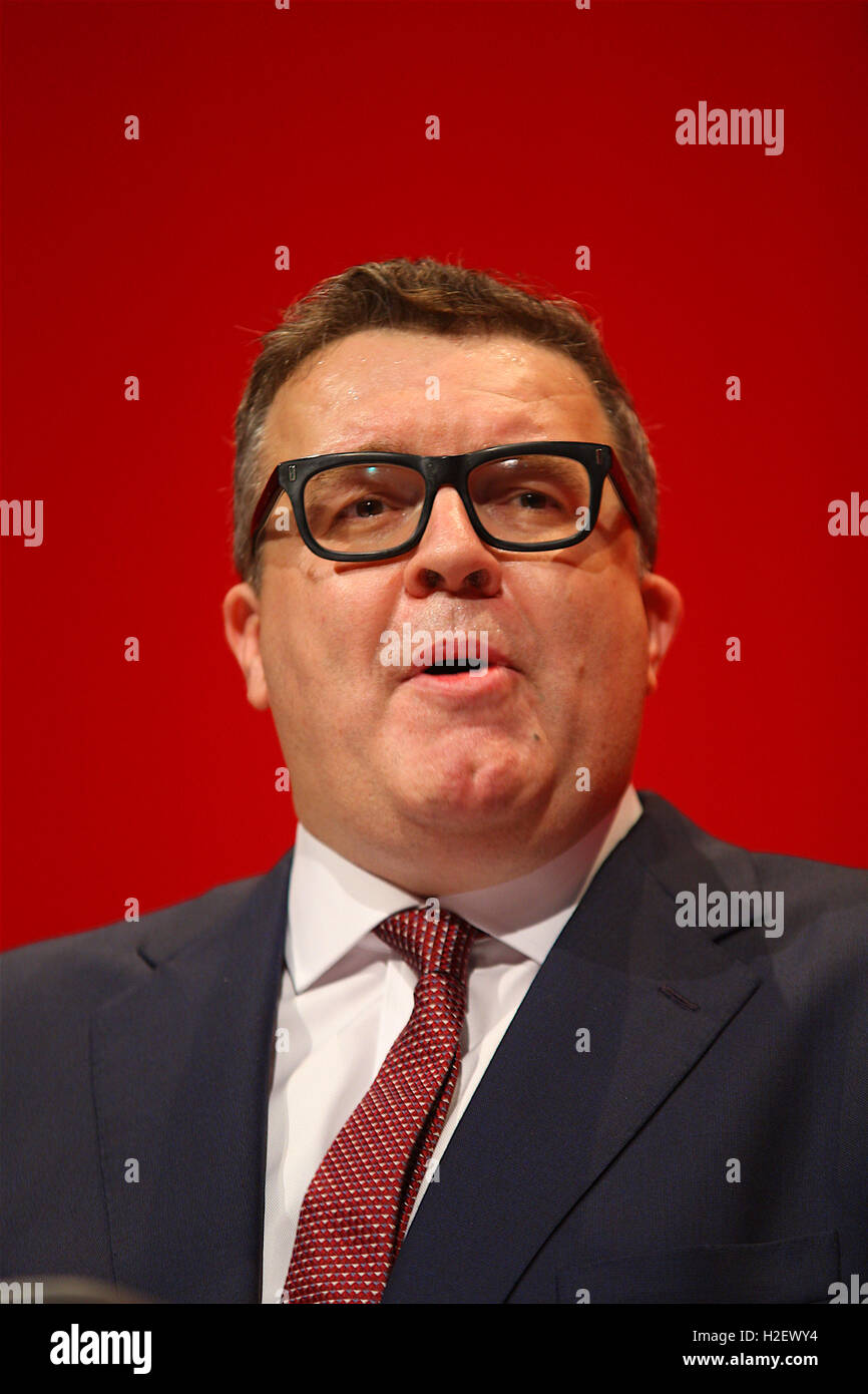 Twitter abuse uk hi-res stock photography and images - Alamy