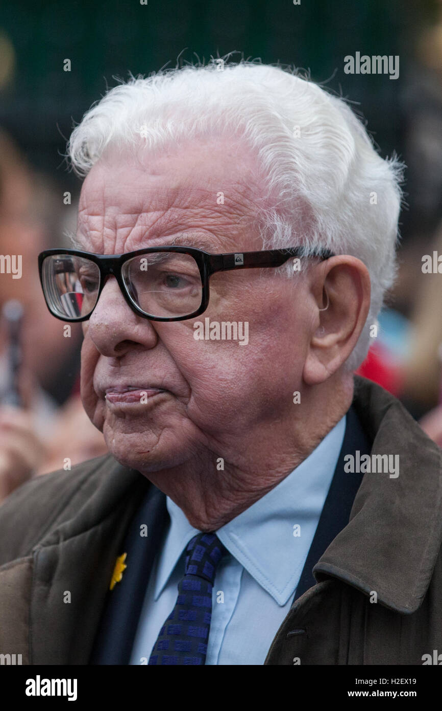Barry cryer hi-res stock photography and images - Alamy