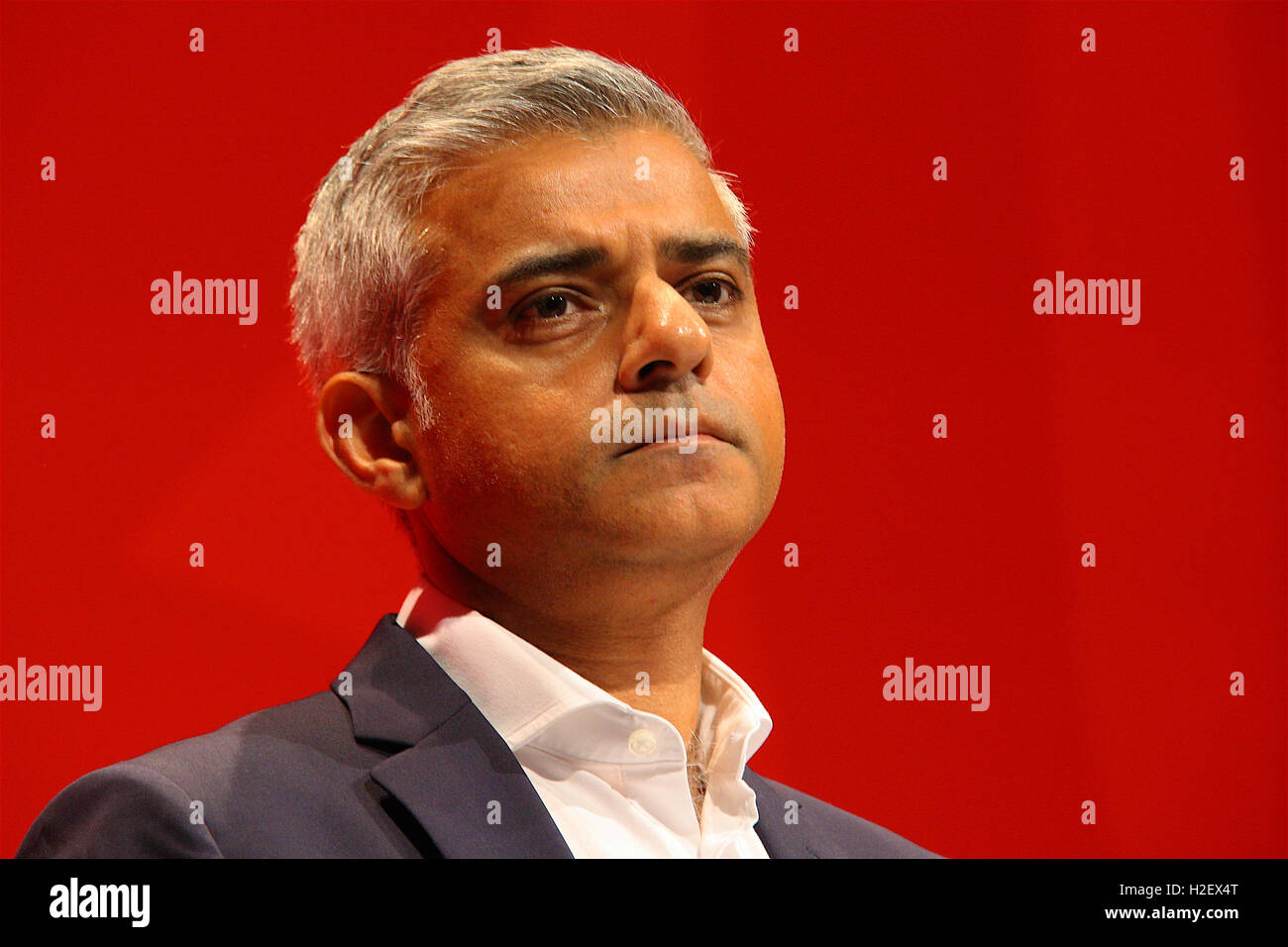 Centerist hi-res stock photography and images - Alamy