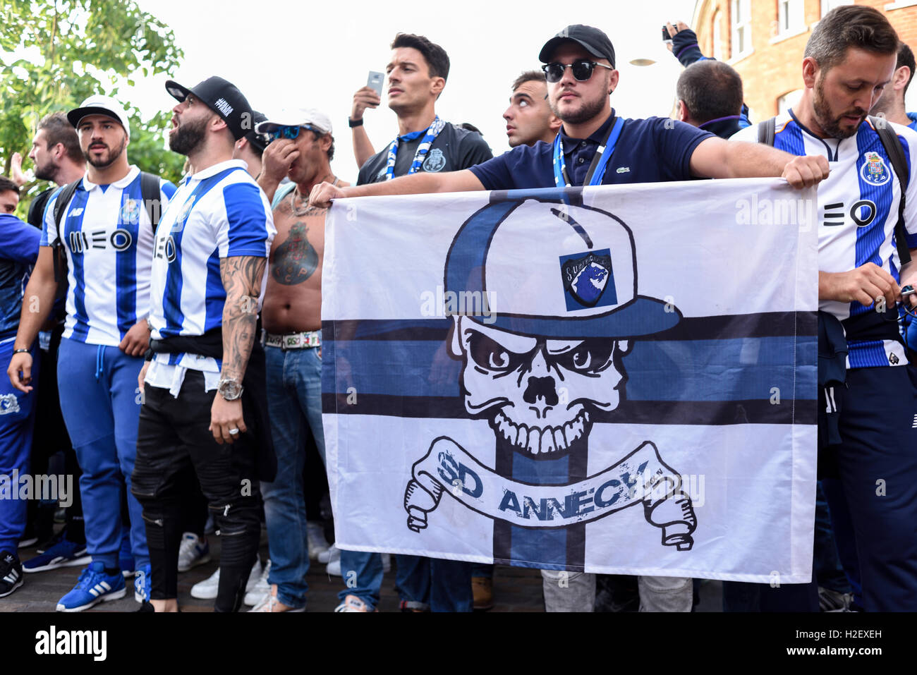 Leicester,UK.27th September 2016:FC Porto fans celebrate on Jubilee ...