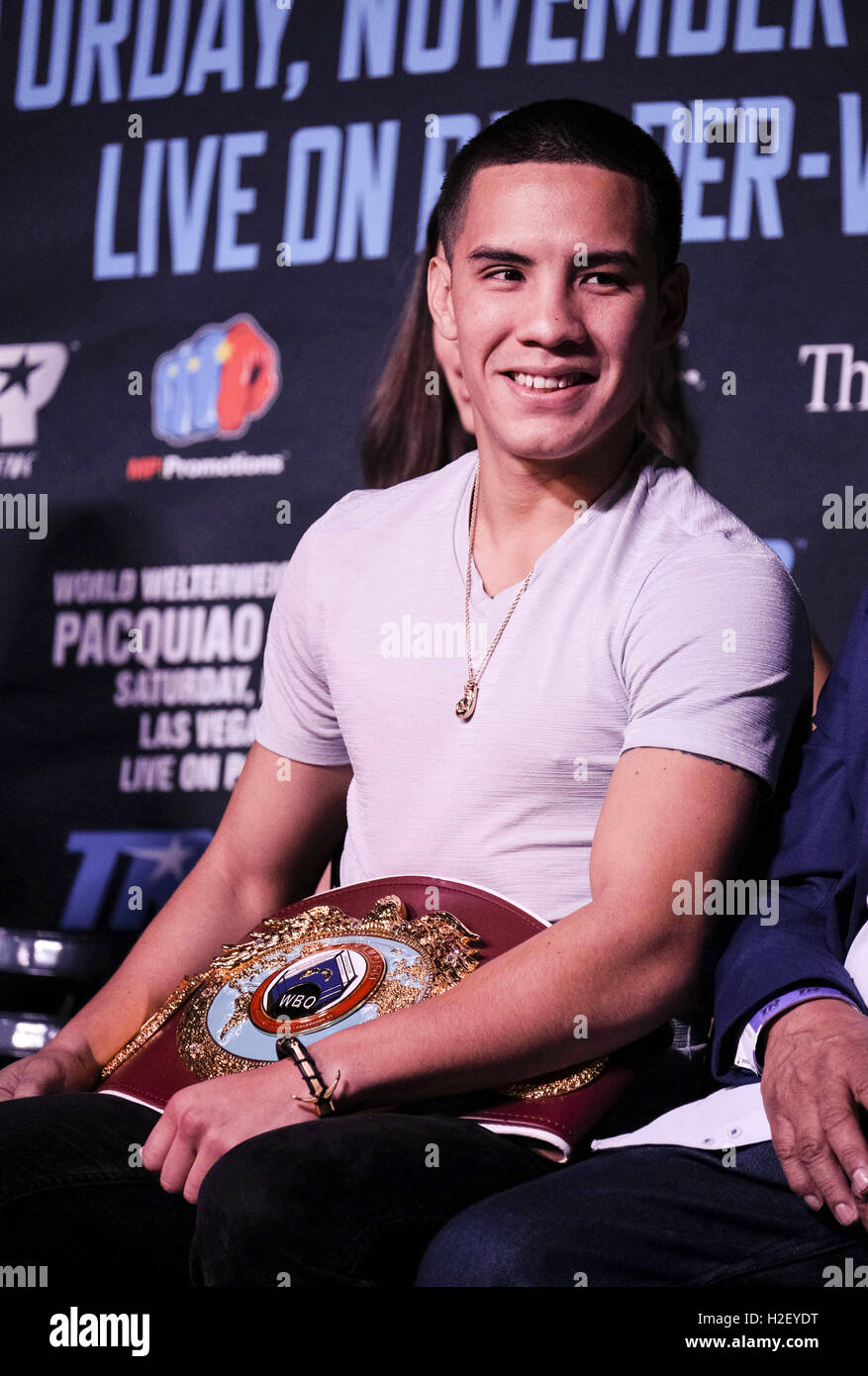 Oscar valdez boxer hi-res stock photography and images - Alamy