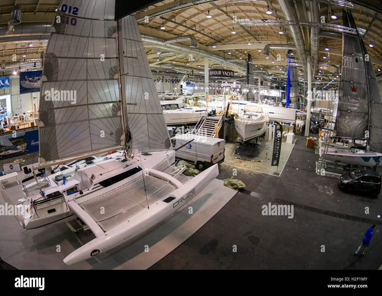 Hamburg, Germany. 28th Oct, 2016. A catamaran, a sailing yacht, and ...
