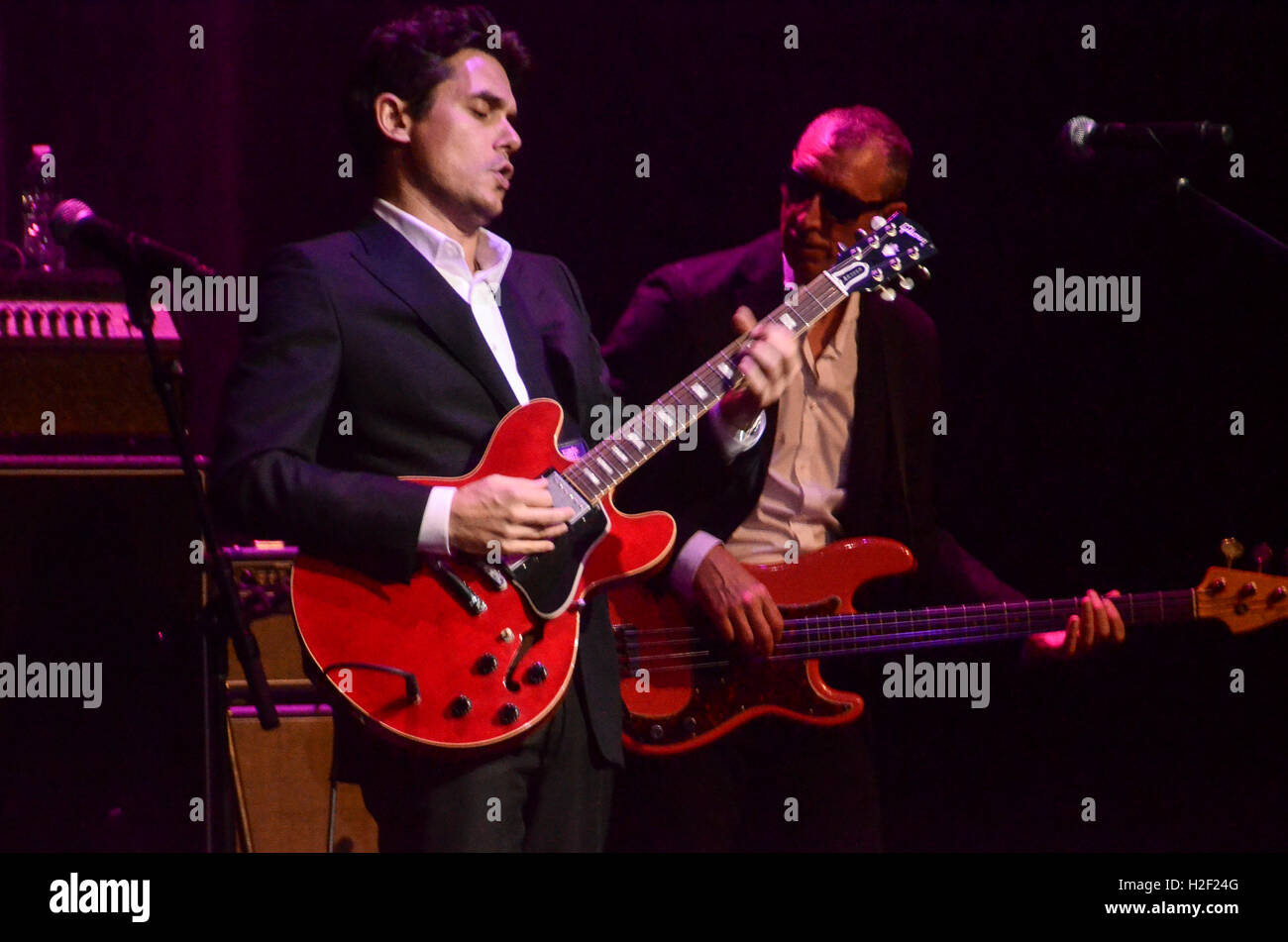 Harlem, NY, USA. 27th Oct, 2016. John Mayer performs The Jazz ...