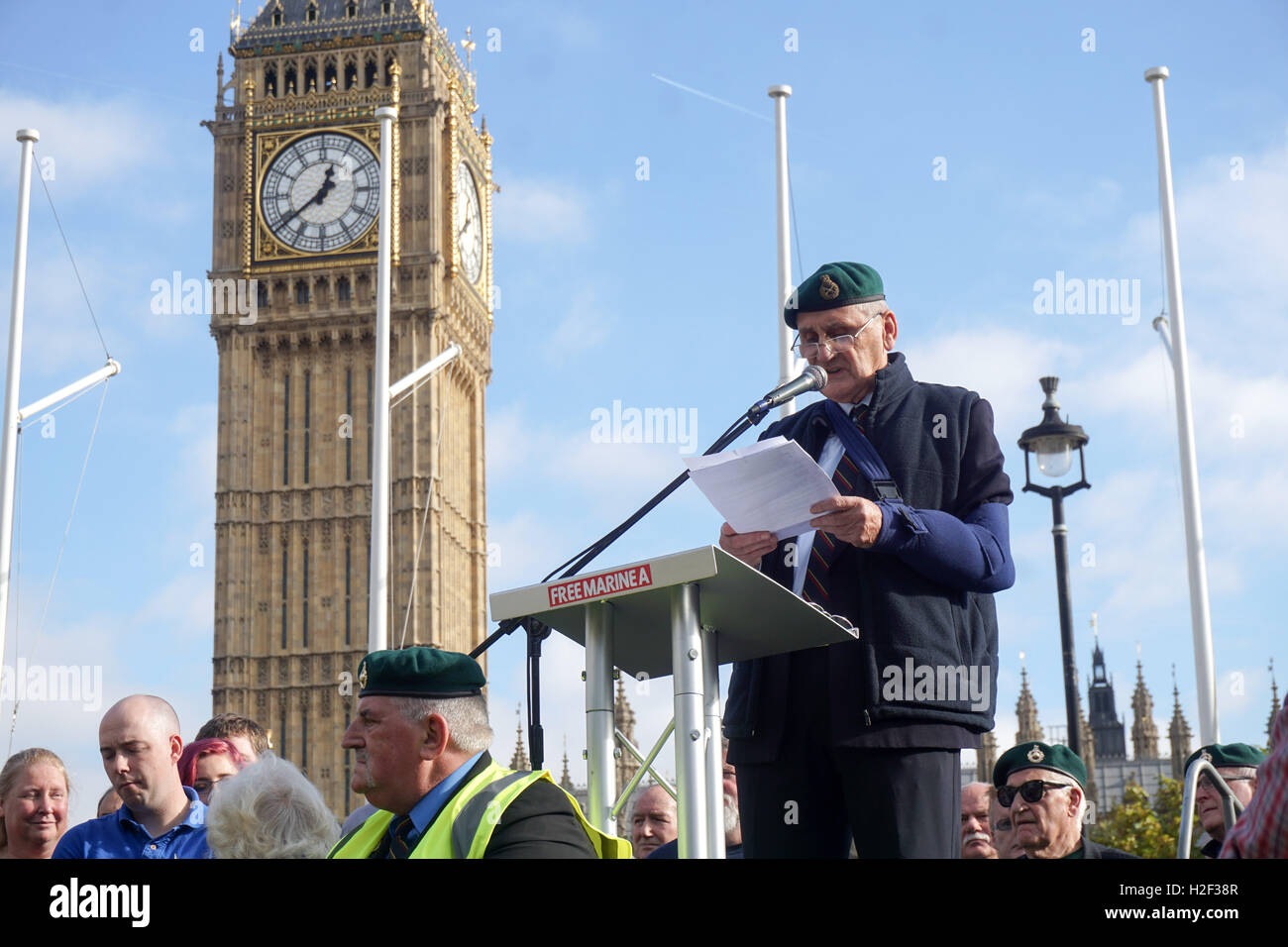 Major general jeremy moore hi-res stock photography and images - Alamy
