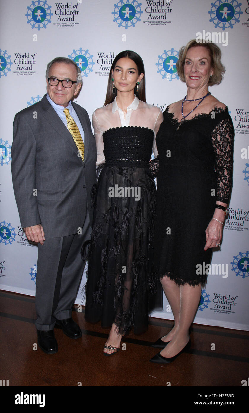New York, USA. 27th October, 2016. Harry Leibowitz, Lily Aldridge, Kay ...