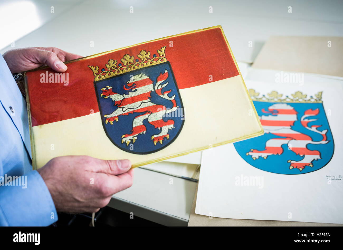 Wiesbaden, Germany. 6th Sep, 2016. The flag from the car of former ...