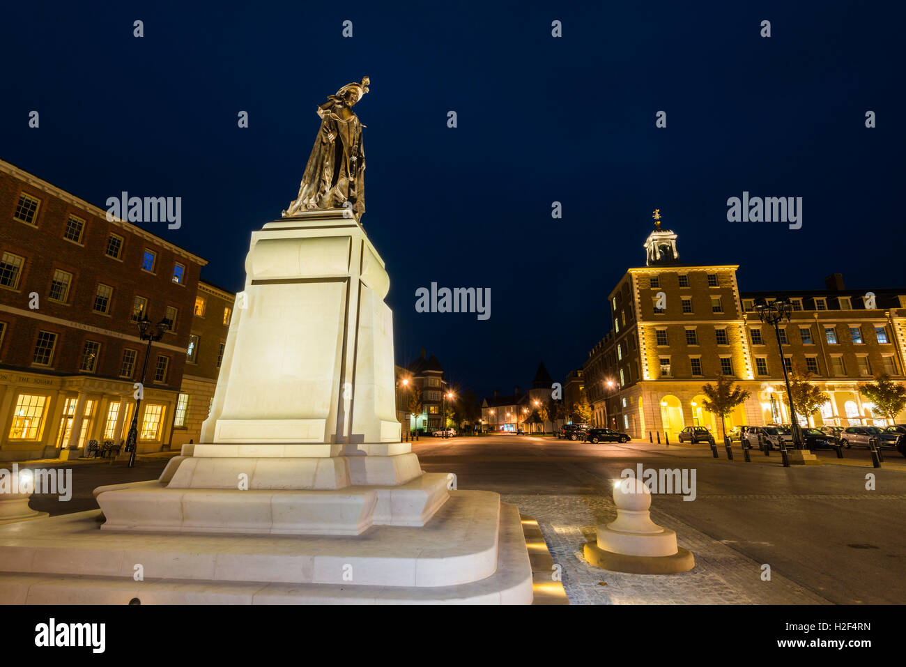 Queen mother square hi-res stock photography and images - Alamy