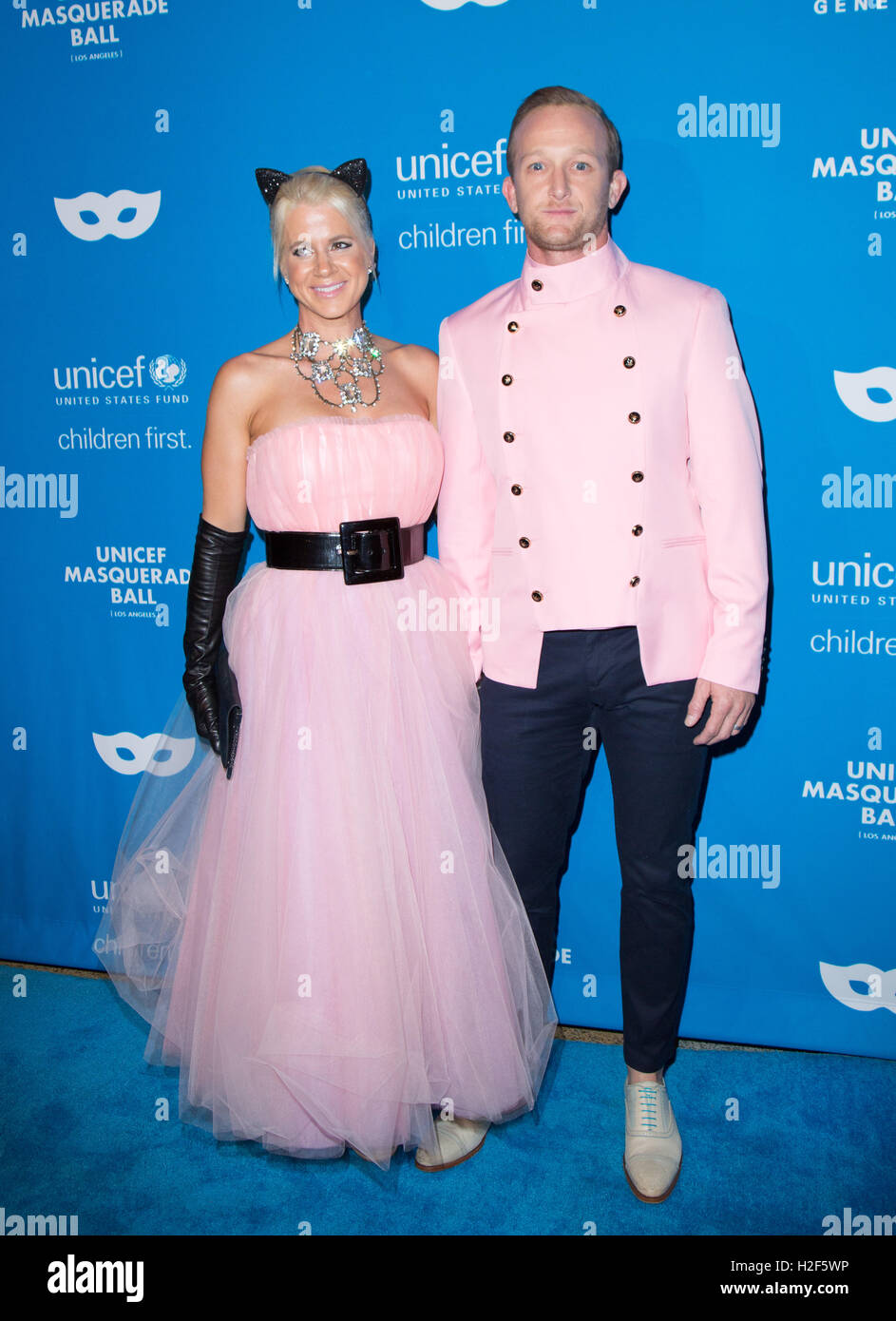 Los Angeles, USA. 27th October, 2016. Katy Ladin and Eric Ladin attend ...