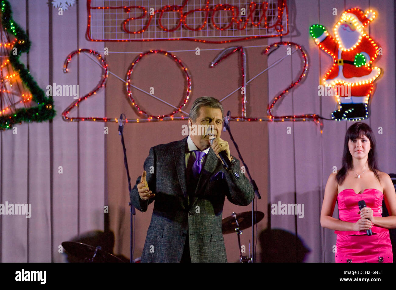 MOSCOW - DECEMBER 26 : Russian artist Lev Leshchenko on New Year ...