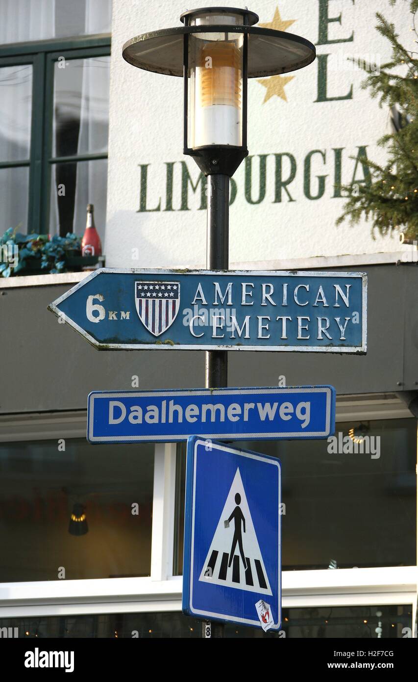 Troops crossing signage hi-res stock photography and images - Alamy
