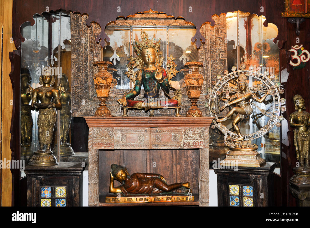 Indian deity statues hi-res stock photography and images - Alamy