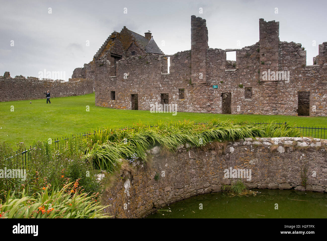 The interior grounds of Dunottar Castle. Stonehaven Aberdeenshire Stock ...