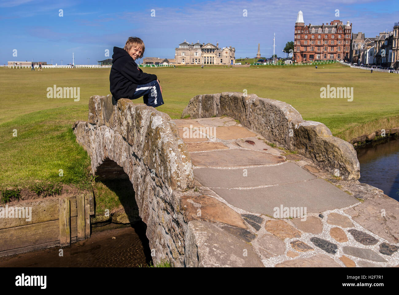 Swilken bridge st andrews hi-res stock photography and images - Alamy