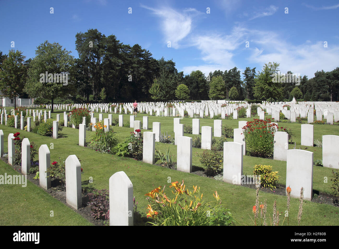 gravestones at brookwood military cemetery surrey Stock Photo - Alamy