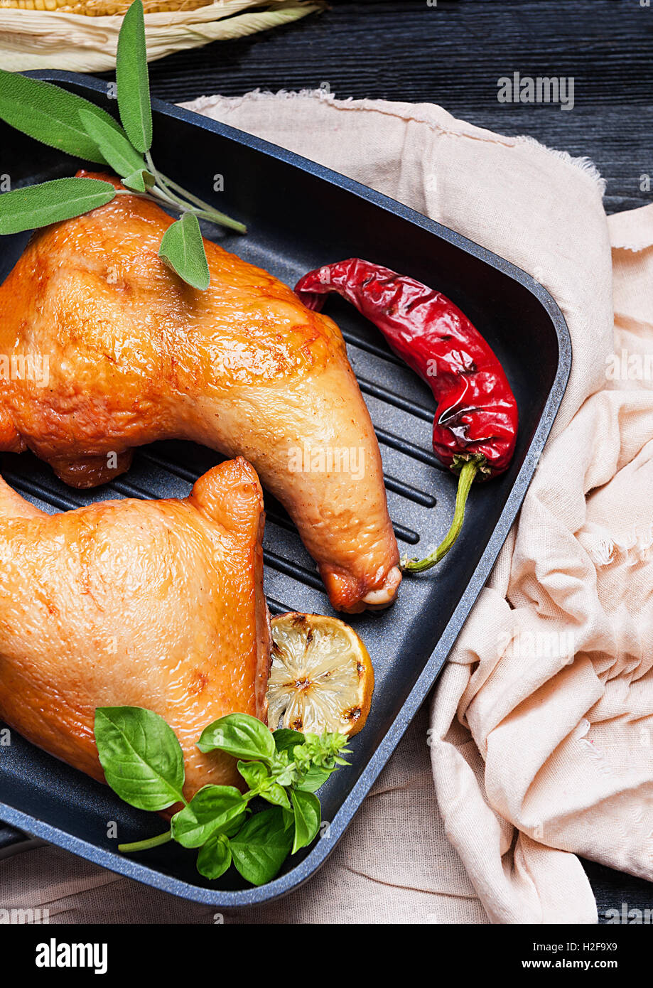Roast chicken top view hi-res stock photography and images - Alamy