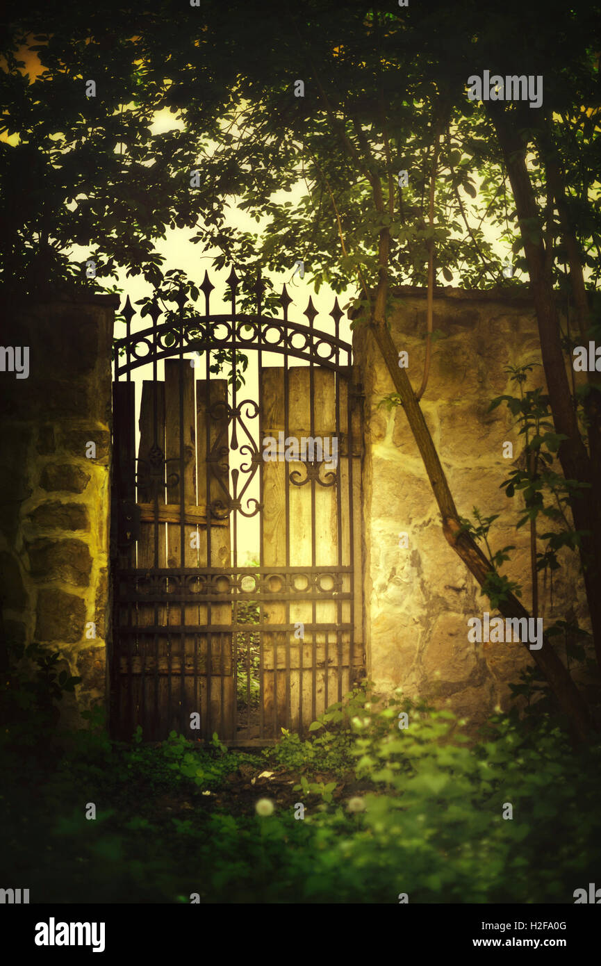 Beautiful garden gate hi-res stock photography and images - Alamy