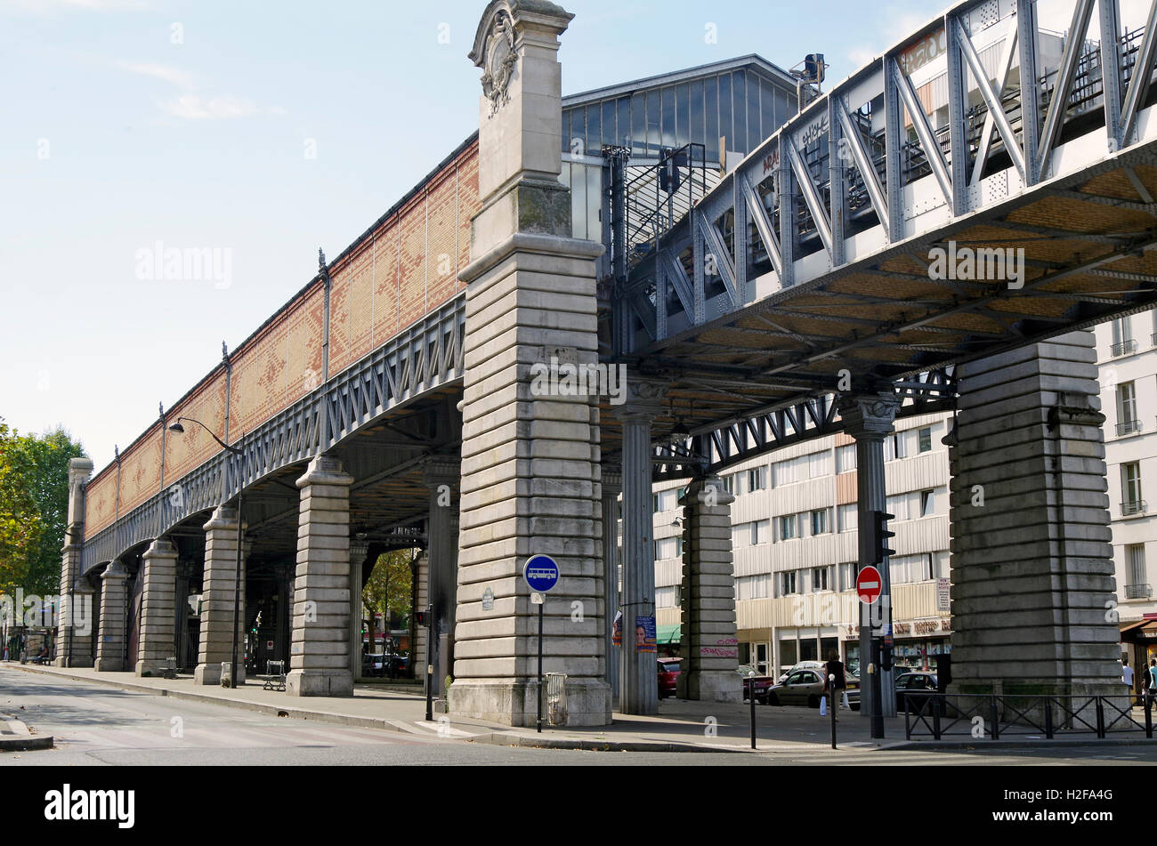 Paris metro line 6 hi-res stock photography and images - Alamy