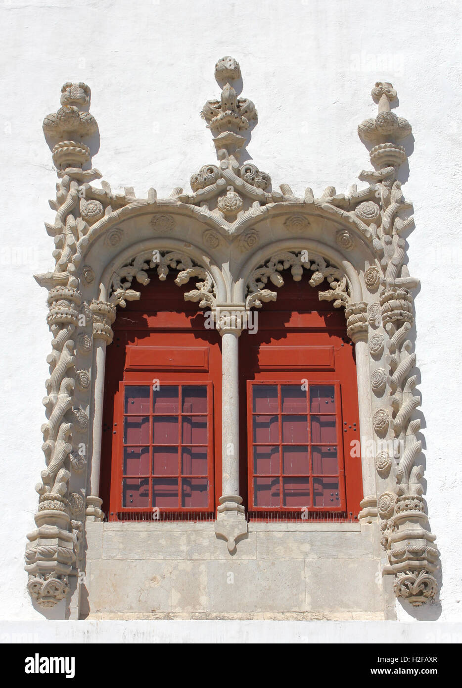 White window framing hi-res stock photography and images - Alamy