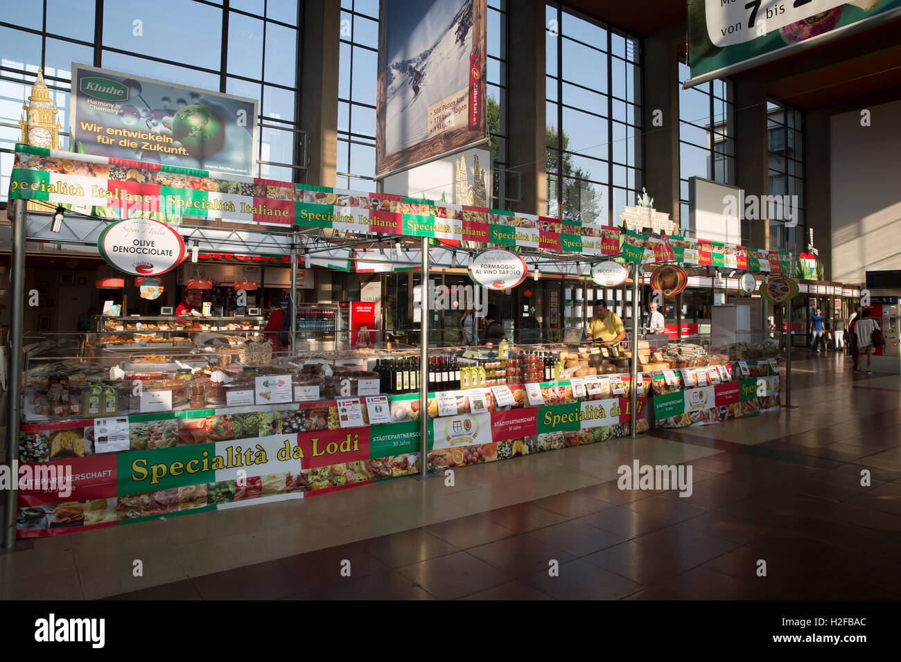 Stalls In Heidleburg Railway Station Germany Stock Photo - Alamy