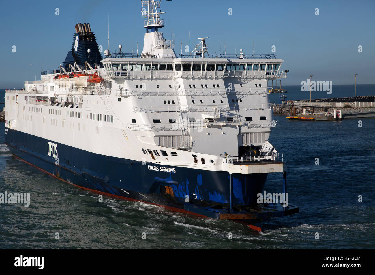 Calais Seaways ferry DFDS ship arriving the port of Calais in France ...