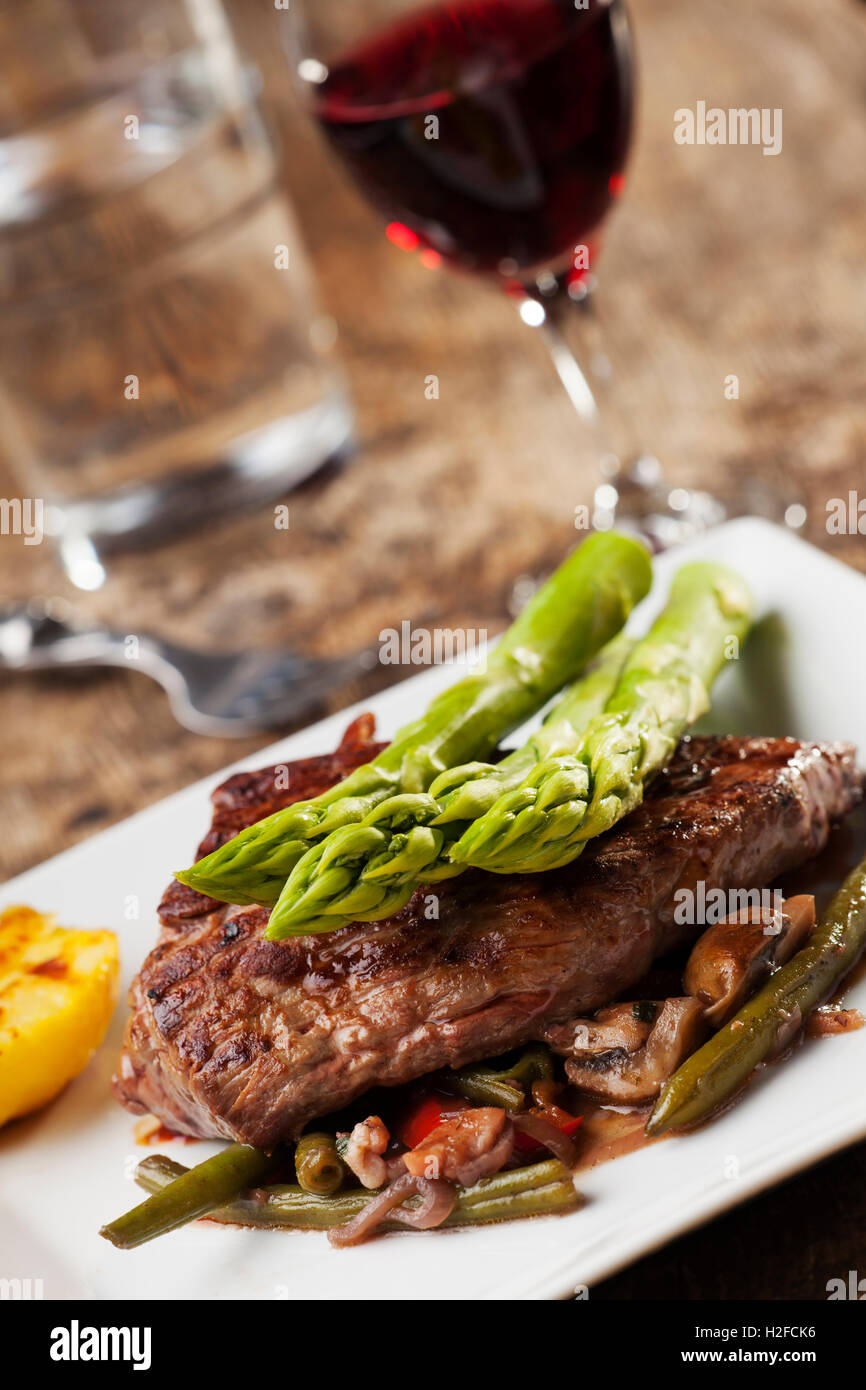 grilled steak with asparagus Stock Photo - Alamy