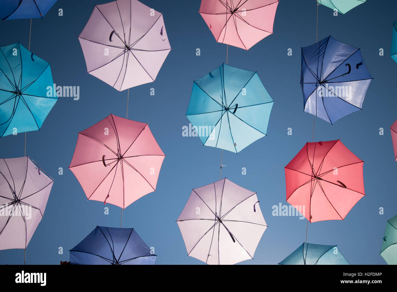 Umbrellas overhead hi-res stock photography and images - Alamy