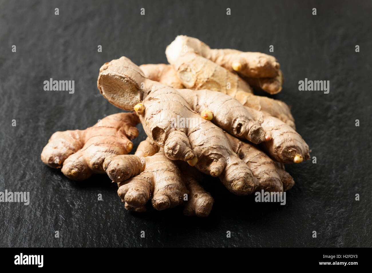 raw ginger on slate Stock Photo - Alamy