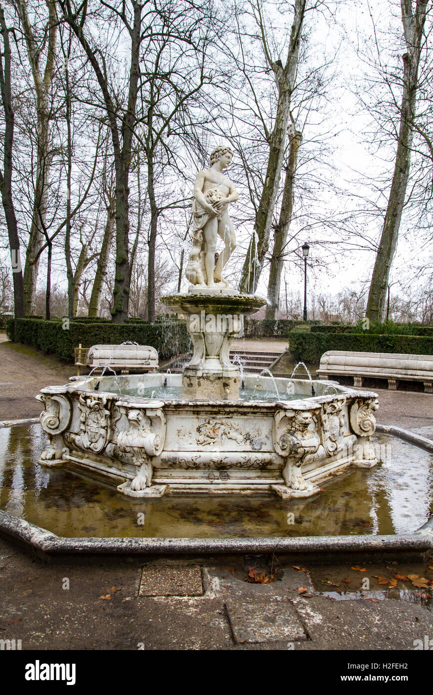 Ornamental fountains of the Palace of Aranjuez, Madrid, Spain Stock Photo - Alamy