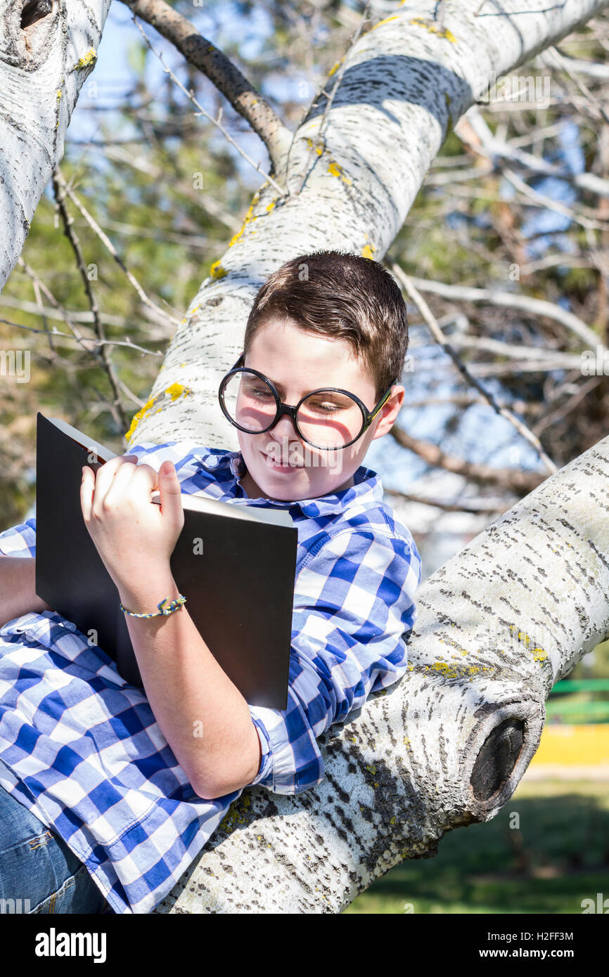 Huge glasses Hi res Stock Photography And Images Alamy huge-glasses-hi-res-stock-photography-and-images-alamy