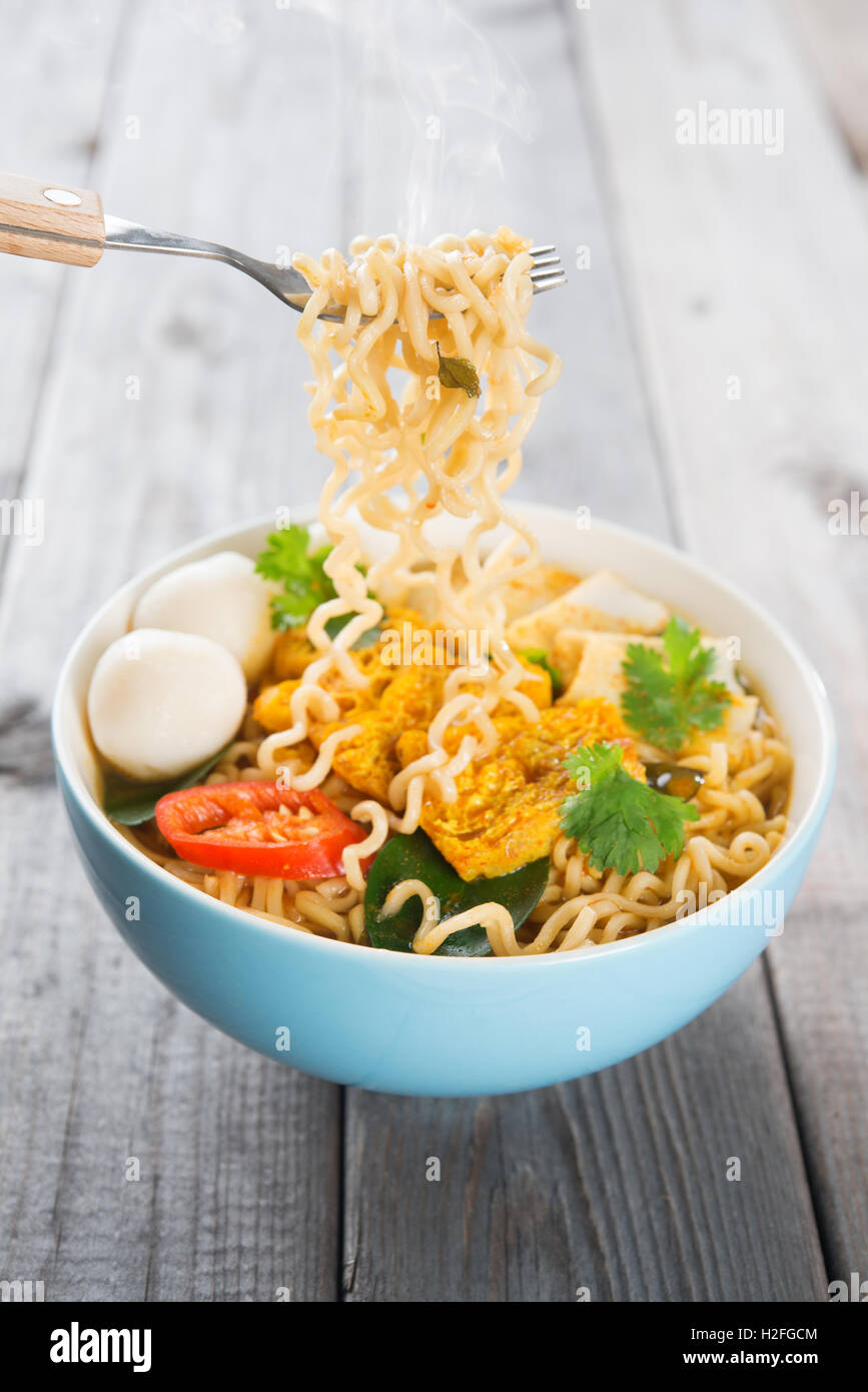 Fresh hot spicy curry instant noodles Stock Photo - Alamy