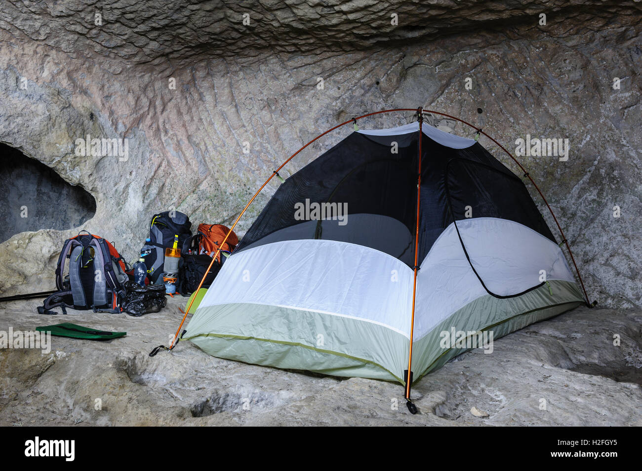 Cave camp hi-res stock photography and images - Alamy