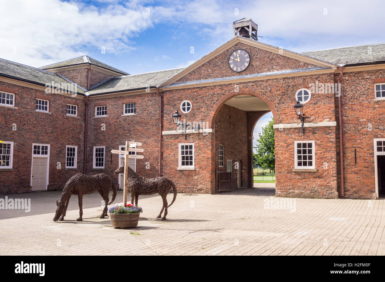 Georgian mansion block hi-res stock photography and images - Alamy