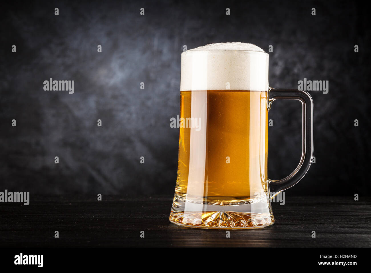 Black background beer hi-res stock photography and images - Alamy