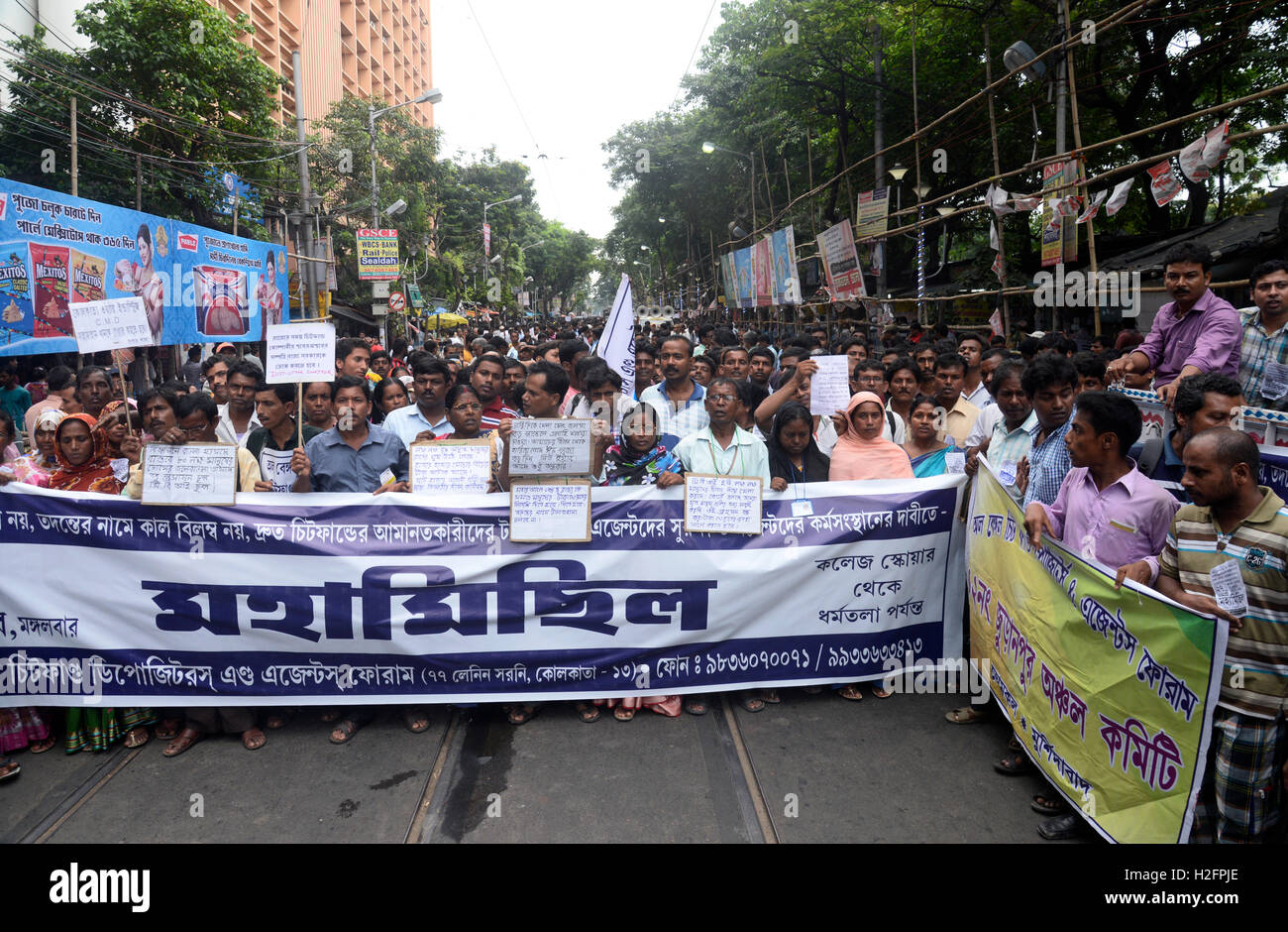 Kolkata, India. 27th Sep, 2016. Chit Fund sufferers from different part ...