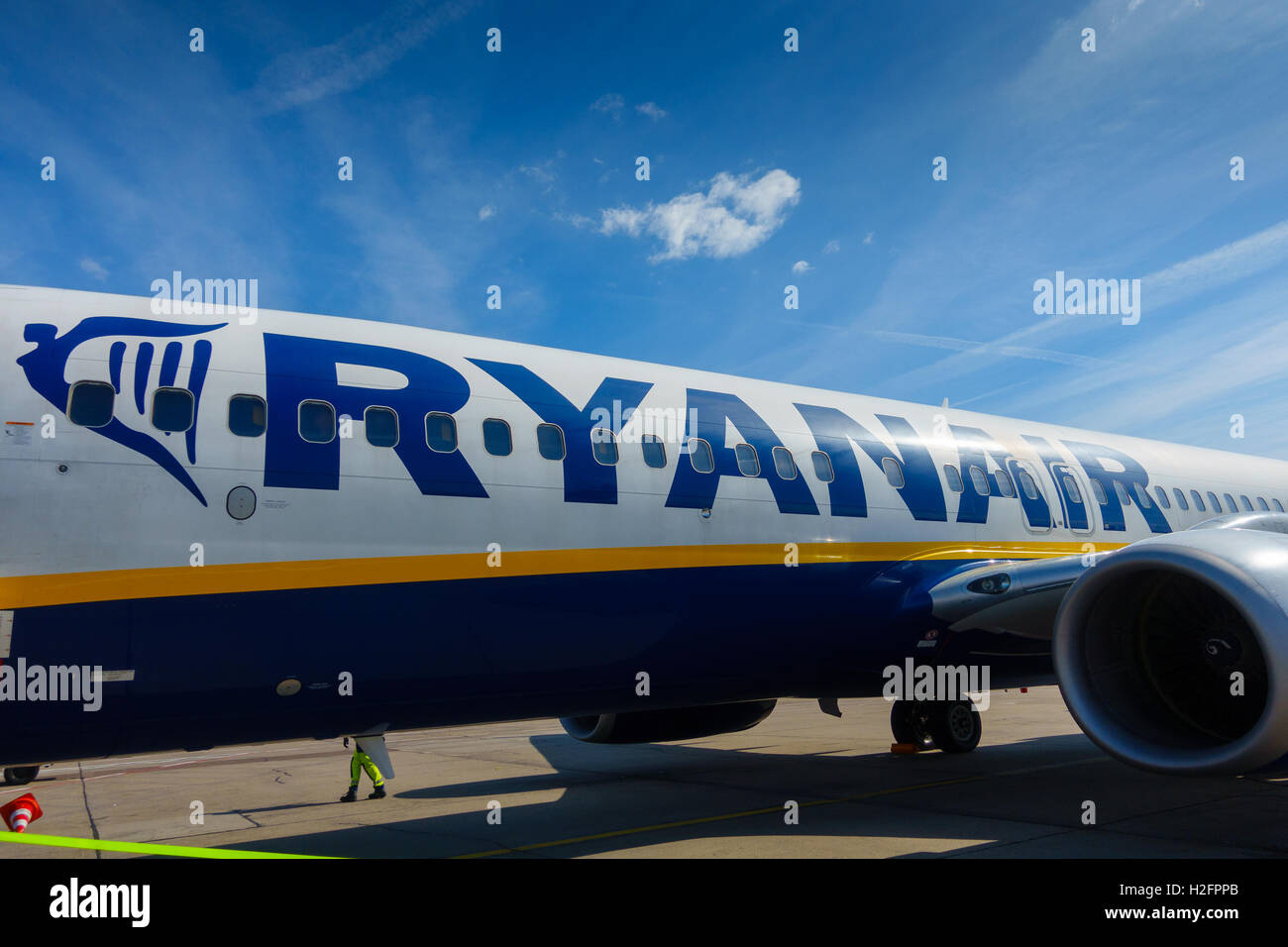 Ryanair company logo hi-res stock photography and images - Alamy