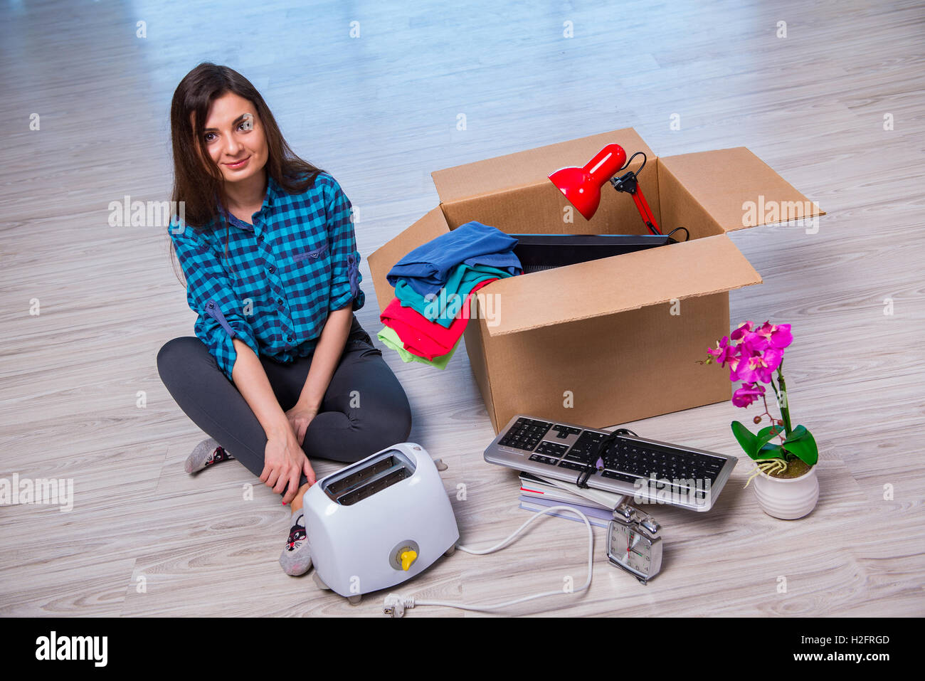 Young woman moving personal belongings Stock Photo - Alamy