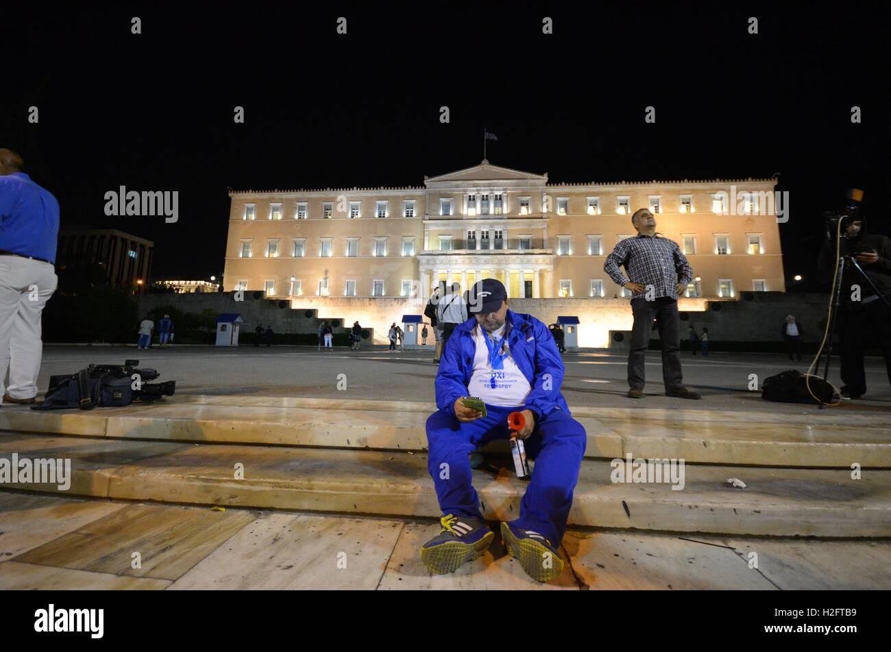 Athens, Greece. 27th Sep, 2016. An EYDAP employess sits in front of the ...