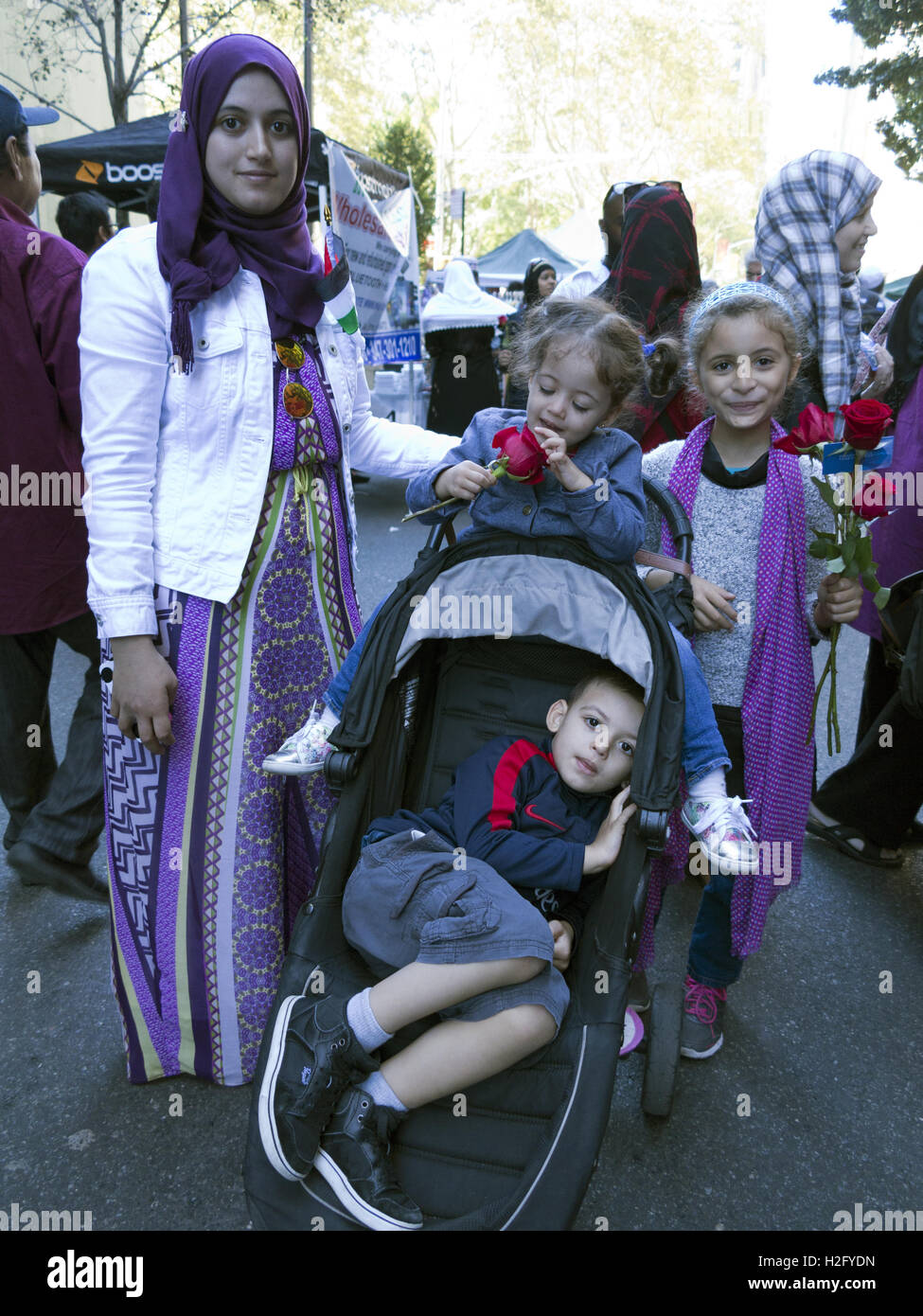 Moroccan family children with mother hi-res stock photography and ...