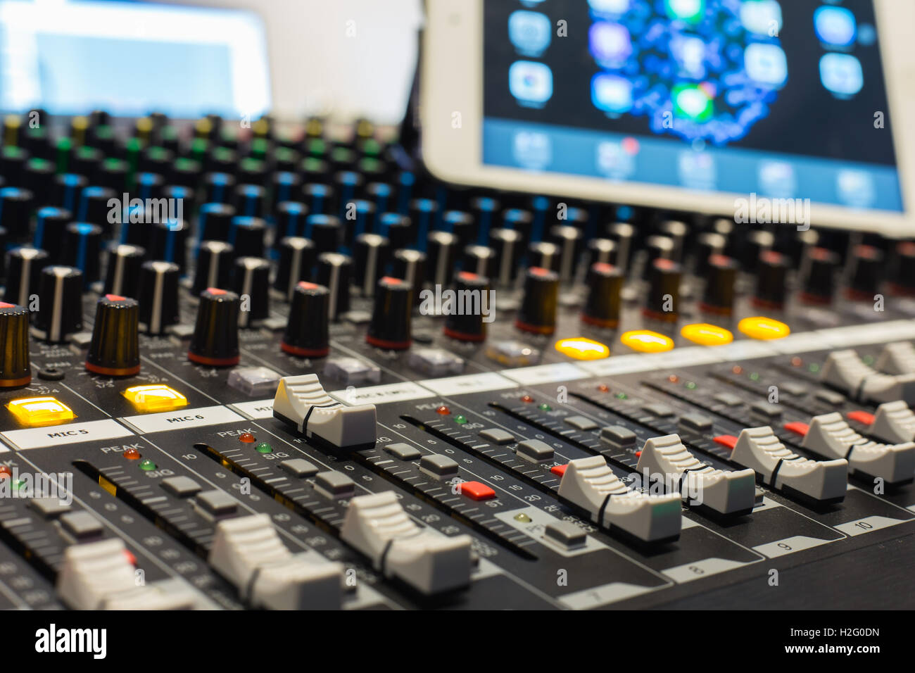 Mixer control hi-res stock photography and images - Alamy
