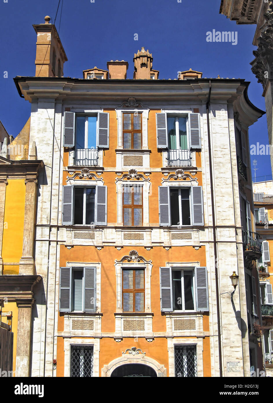 Residential building in rome hi-res stock photography and images - Alamy