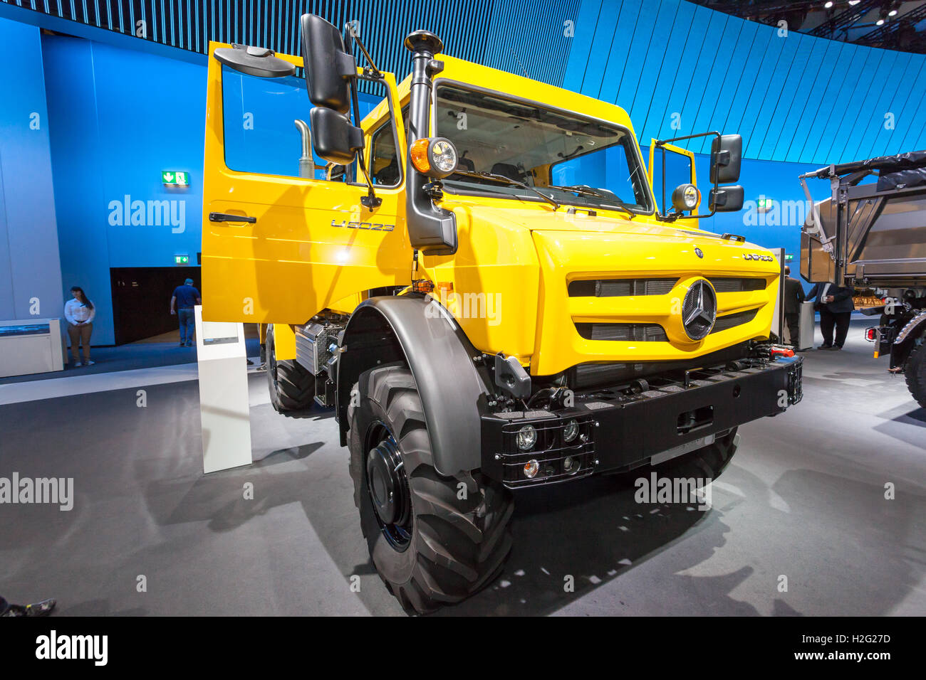 Mercedes benz unimog High Resolution Stock Photography and Images - Alamy