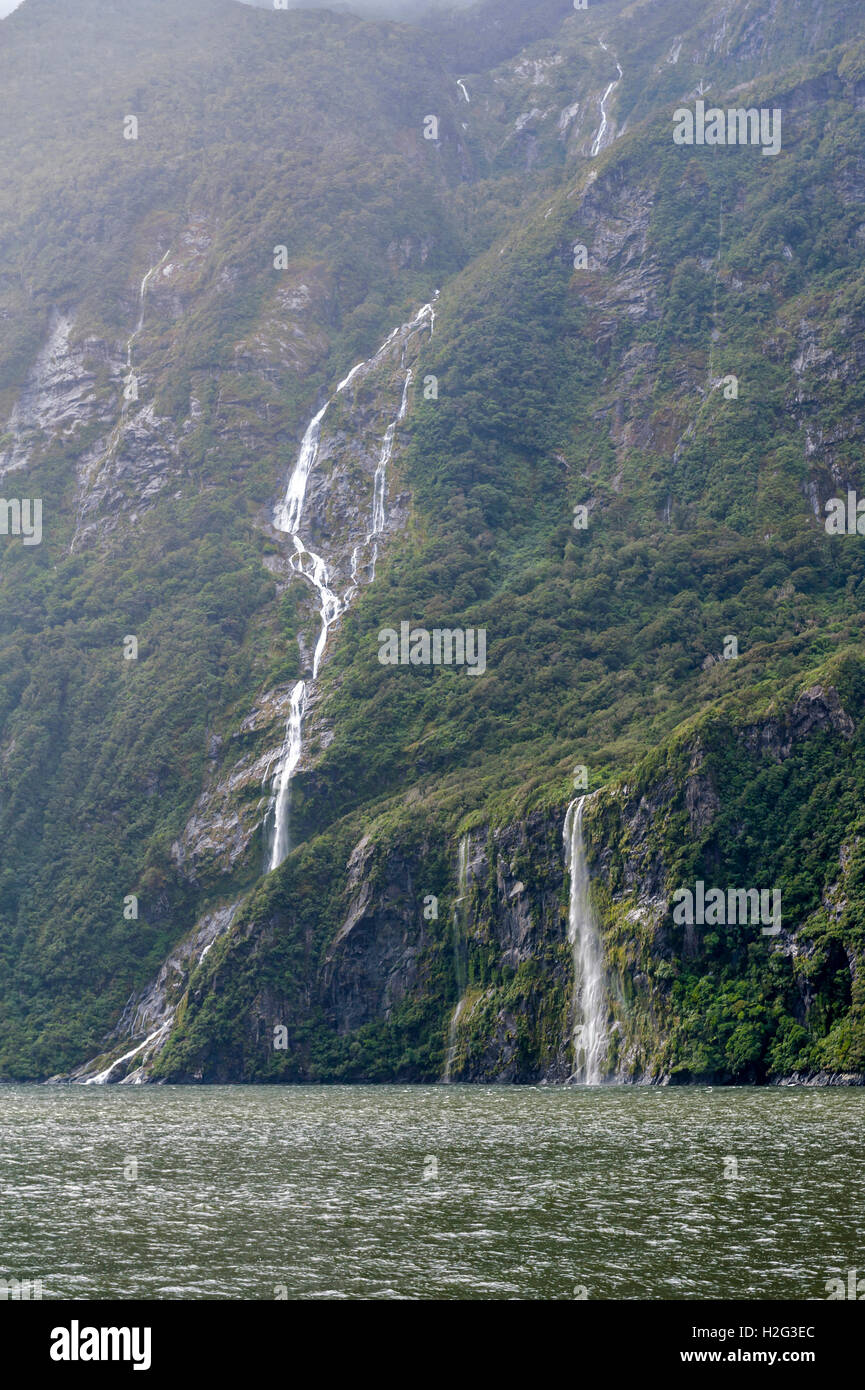 Milford Sound / Piopiotahi, a fiord in the south west of New Zealand's ...