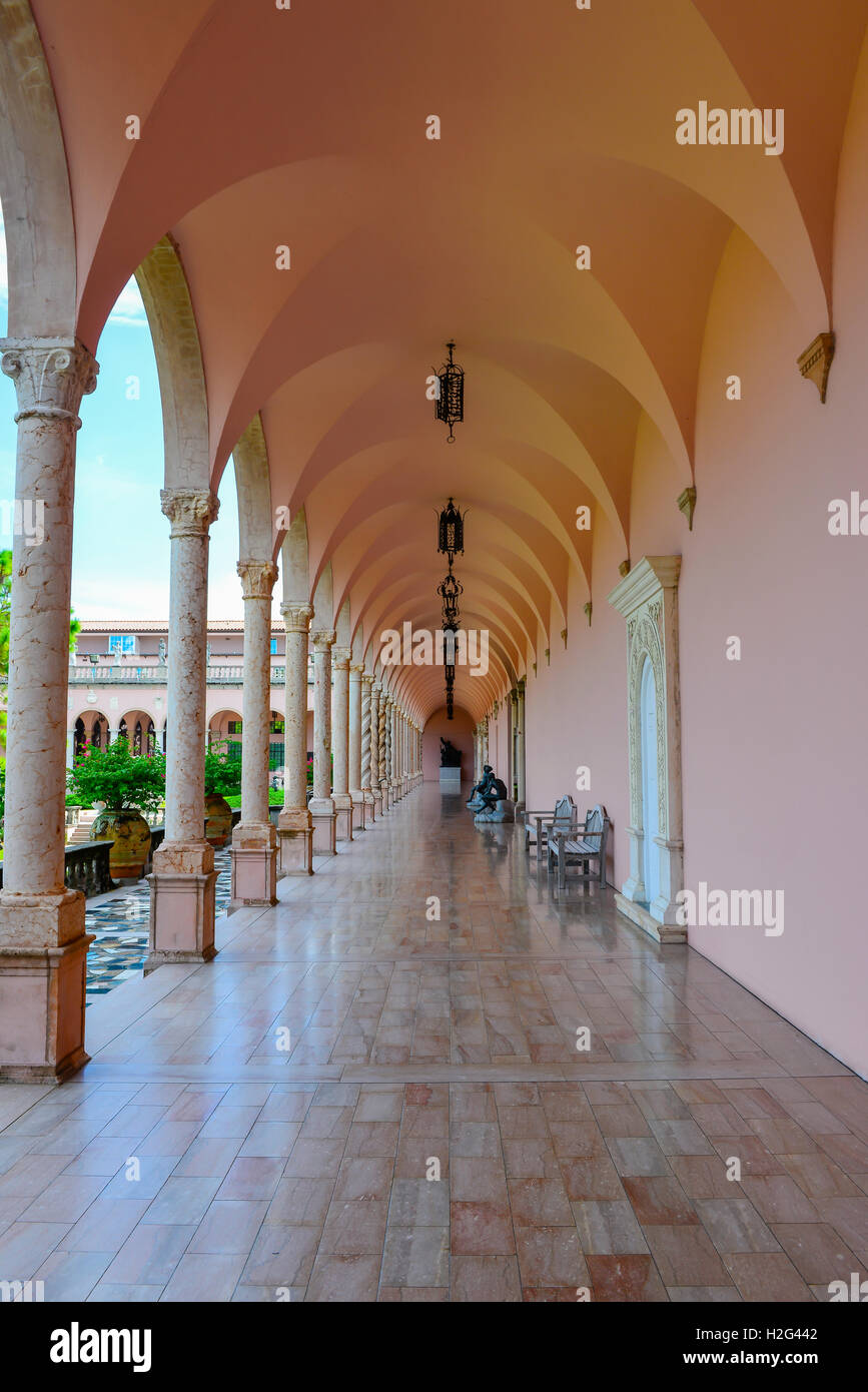 Opulent Venetian Gothic Style Pink portico and decorative columns line ...