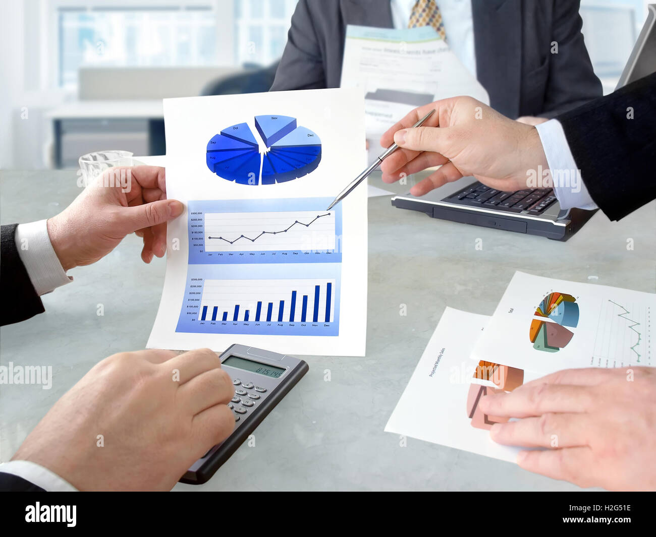 Profit chart meeting hi-res stock photography and images - Alamy