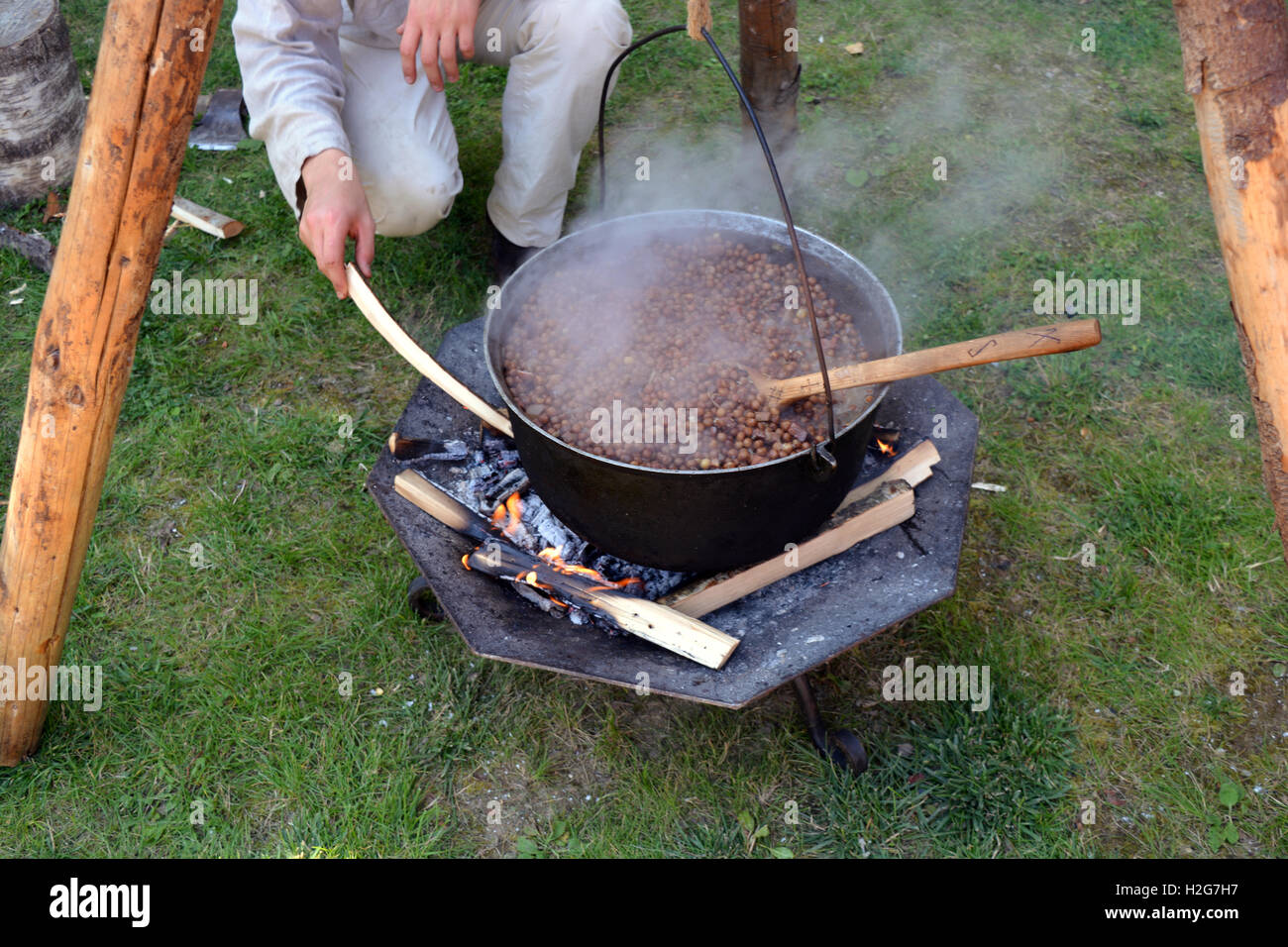Medieval cooking hi-res stock photography and images - Alamy