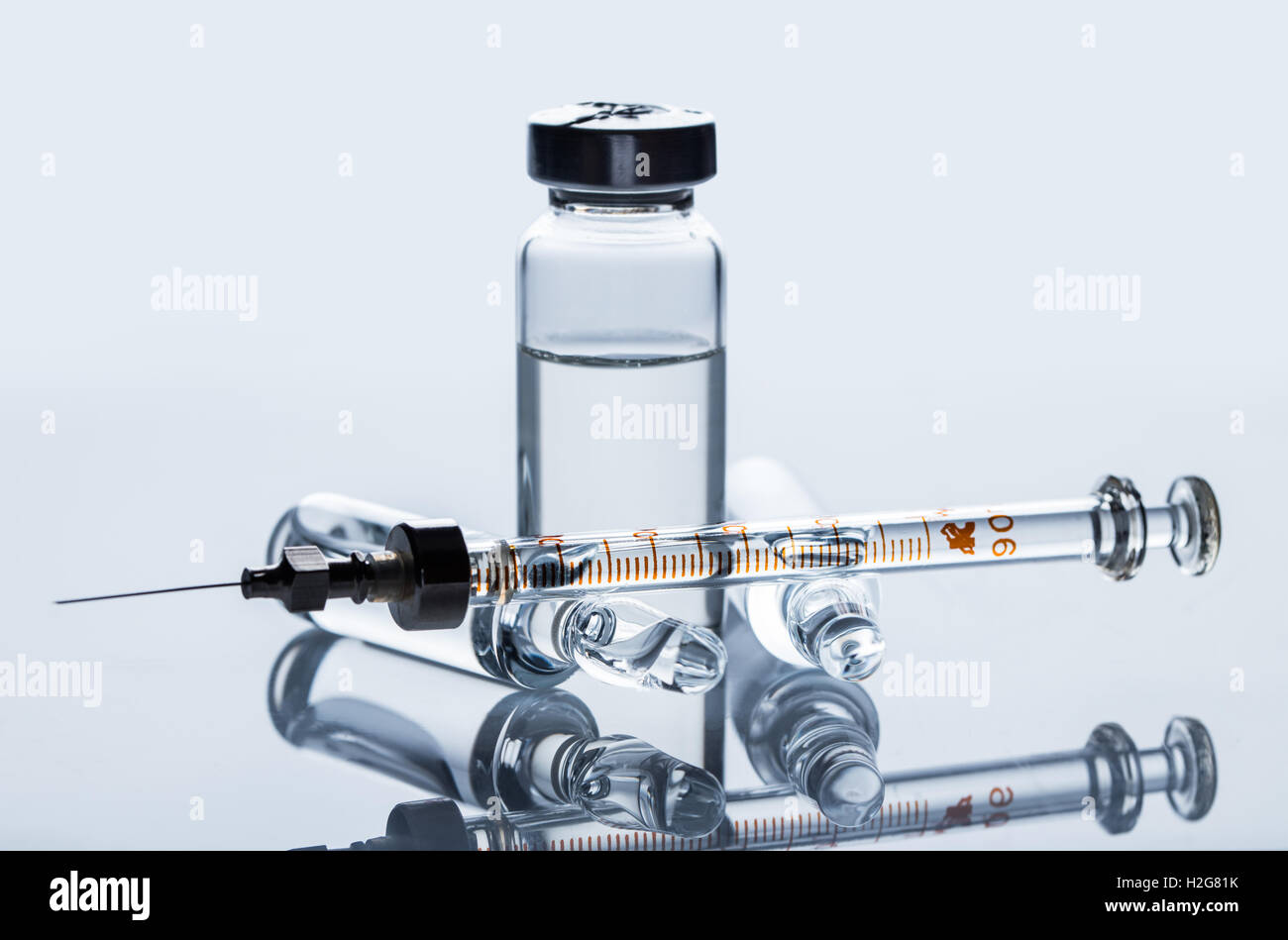 medicament in a glass vial and syringe closeup Stock Photo - Alamy
