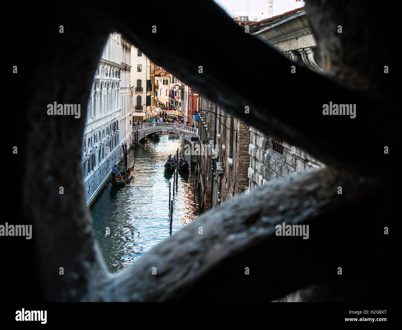 Inside bridge hi-res stock photography and images - Alamy